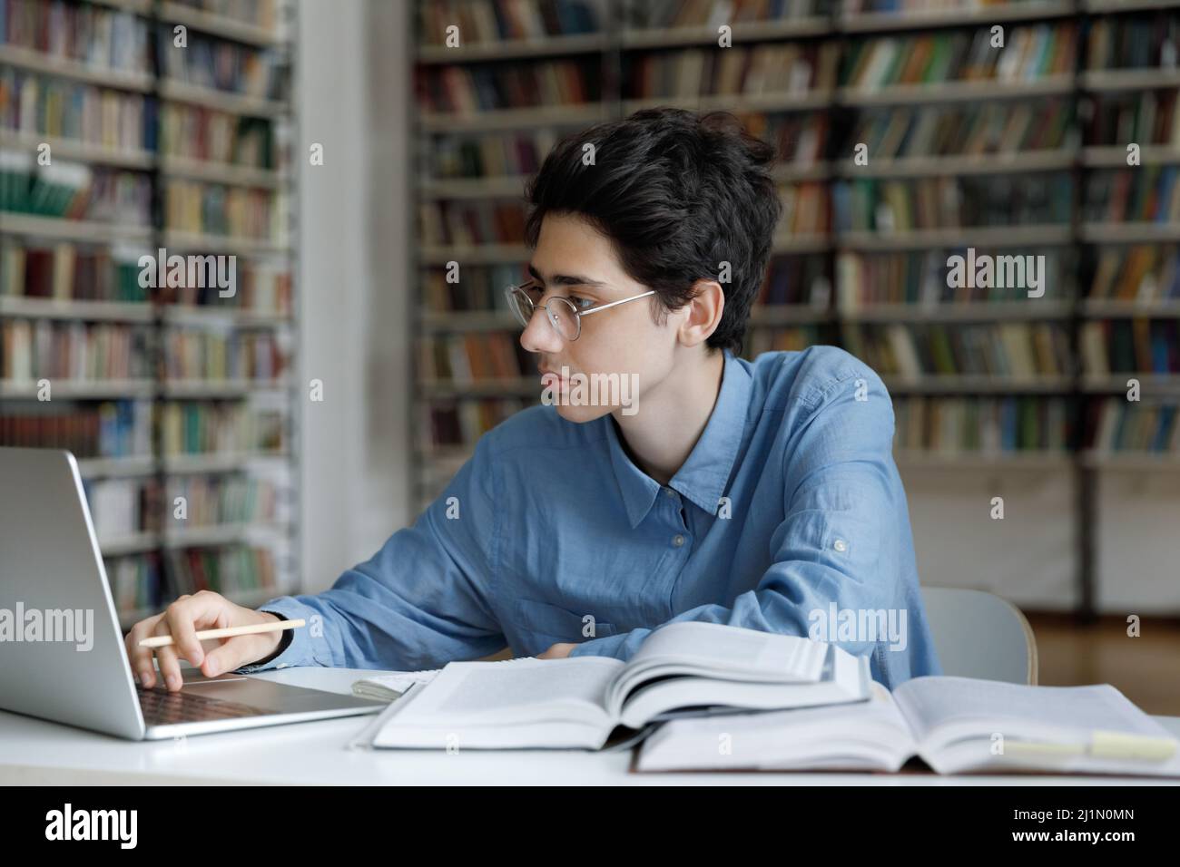 Browsing library hi-res stock photography and images - Alamy