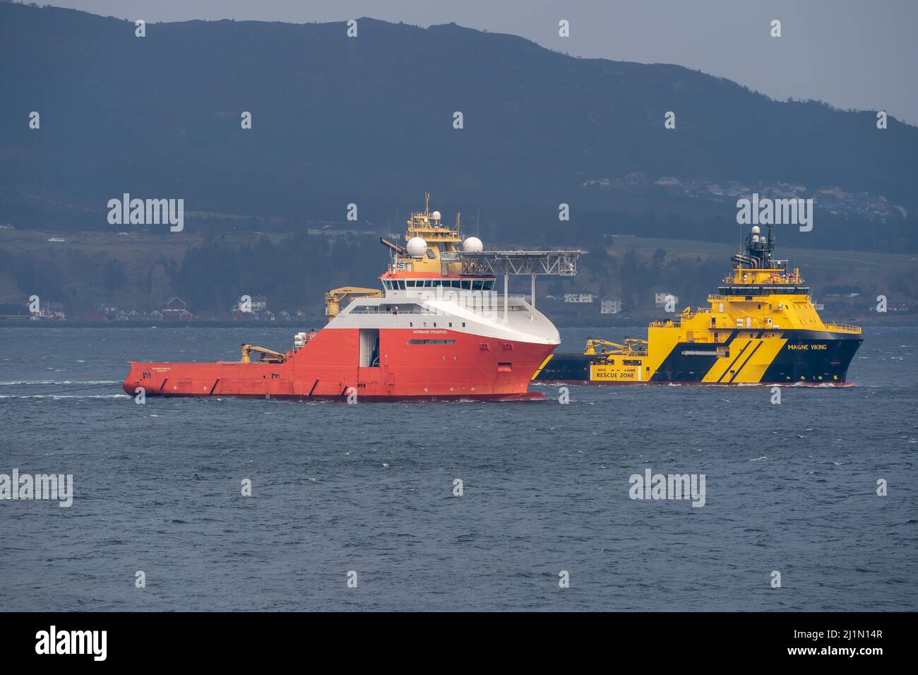 Rig move of Equinor oil platform Njord Alpha with ahts vessels Magne ...