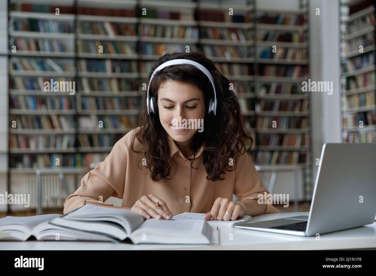 Academic textbooks hi-res stock photography and images - Alamy