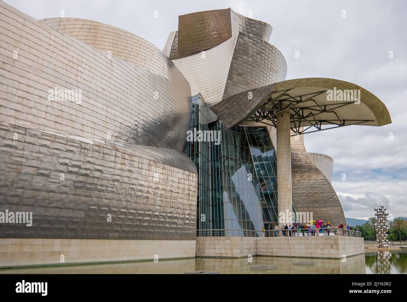 Modern metal structure hi-res stock photography and images - Alamy