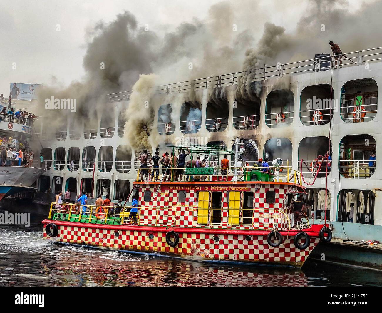 Barisal launch ghat hi-res stock photography and images - Alamy