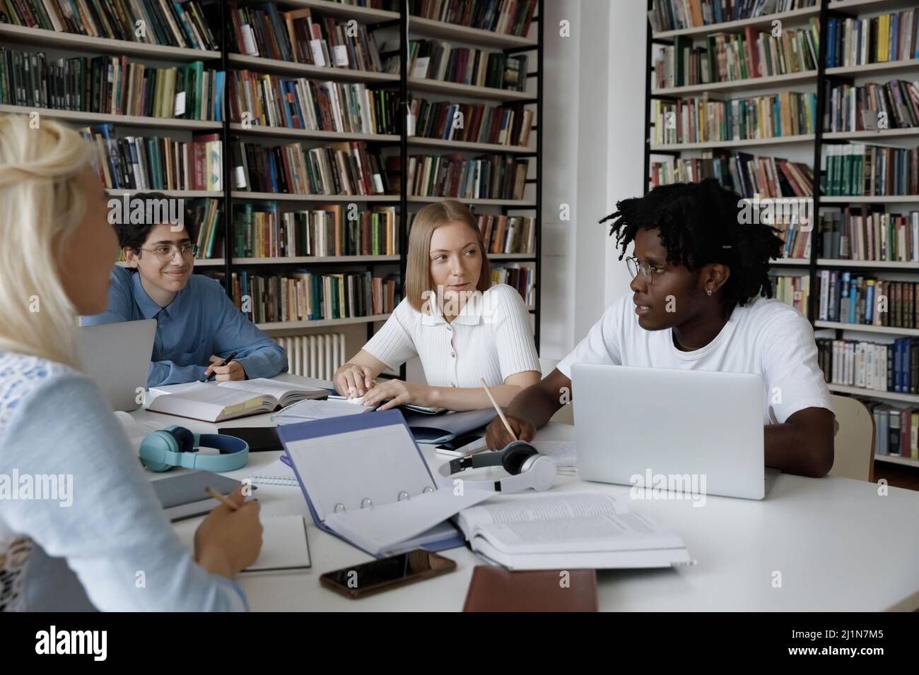 Teenagers group work class education hi-res stock photography and ...