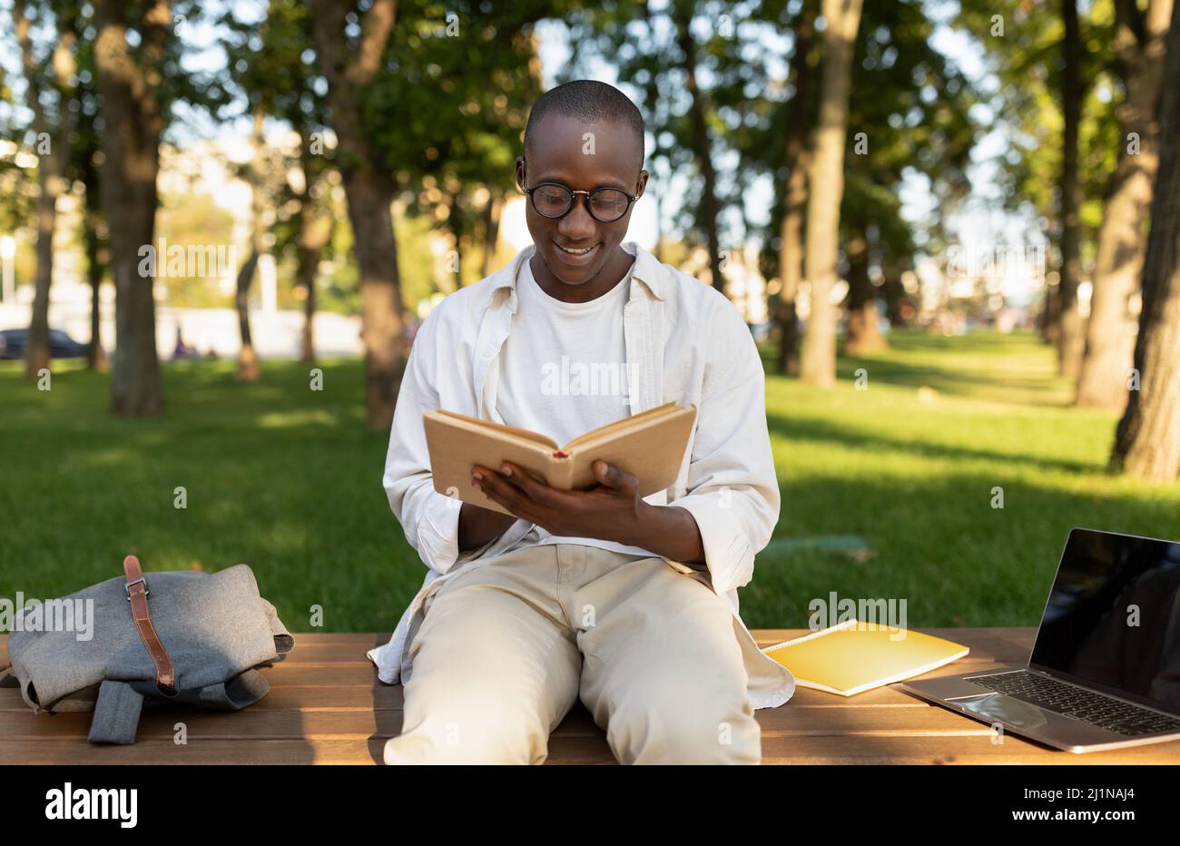 Students outdoors plan hi-res stock photography and images - Alamy
