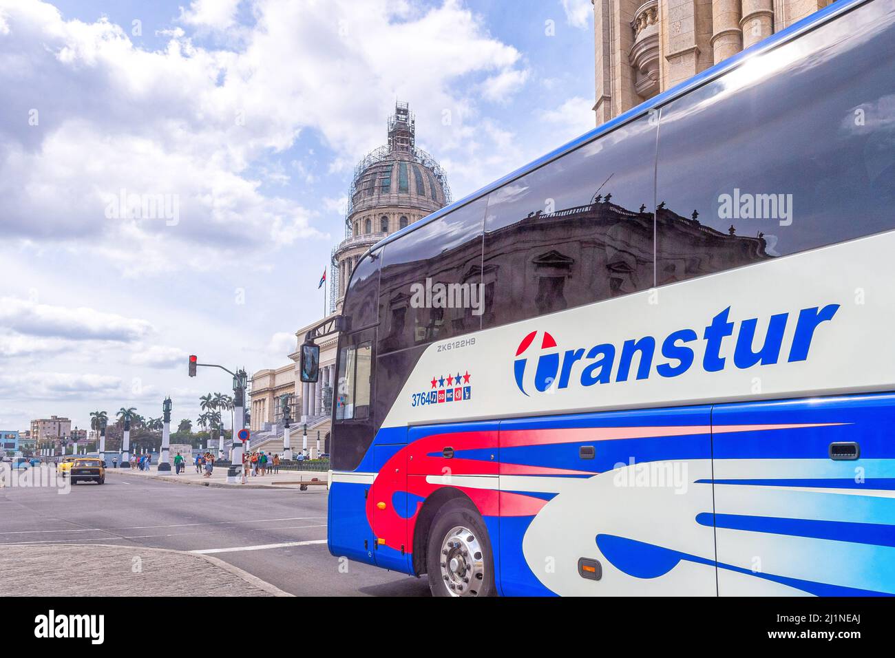 Cuban tourist bus hi-res stock photography and images - Alamy