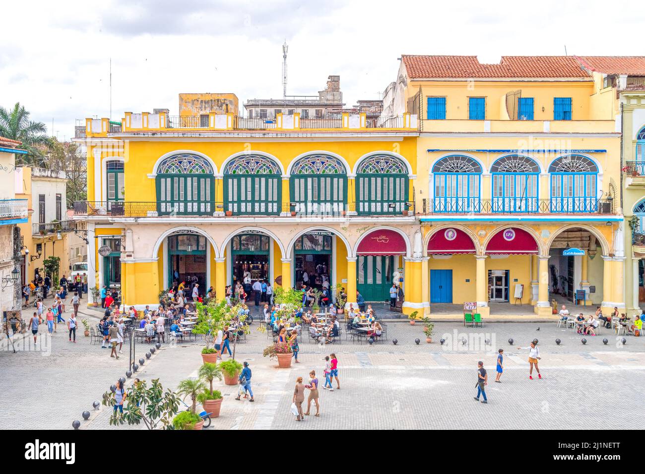 Colonial square hi-res stock photography and images - Alamy