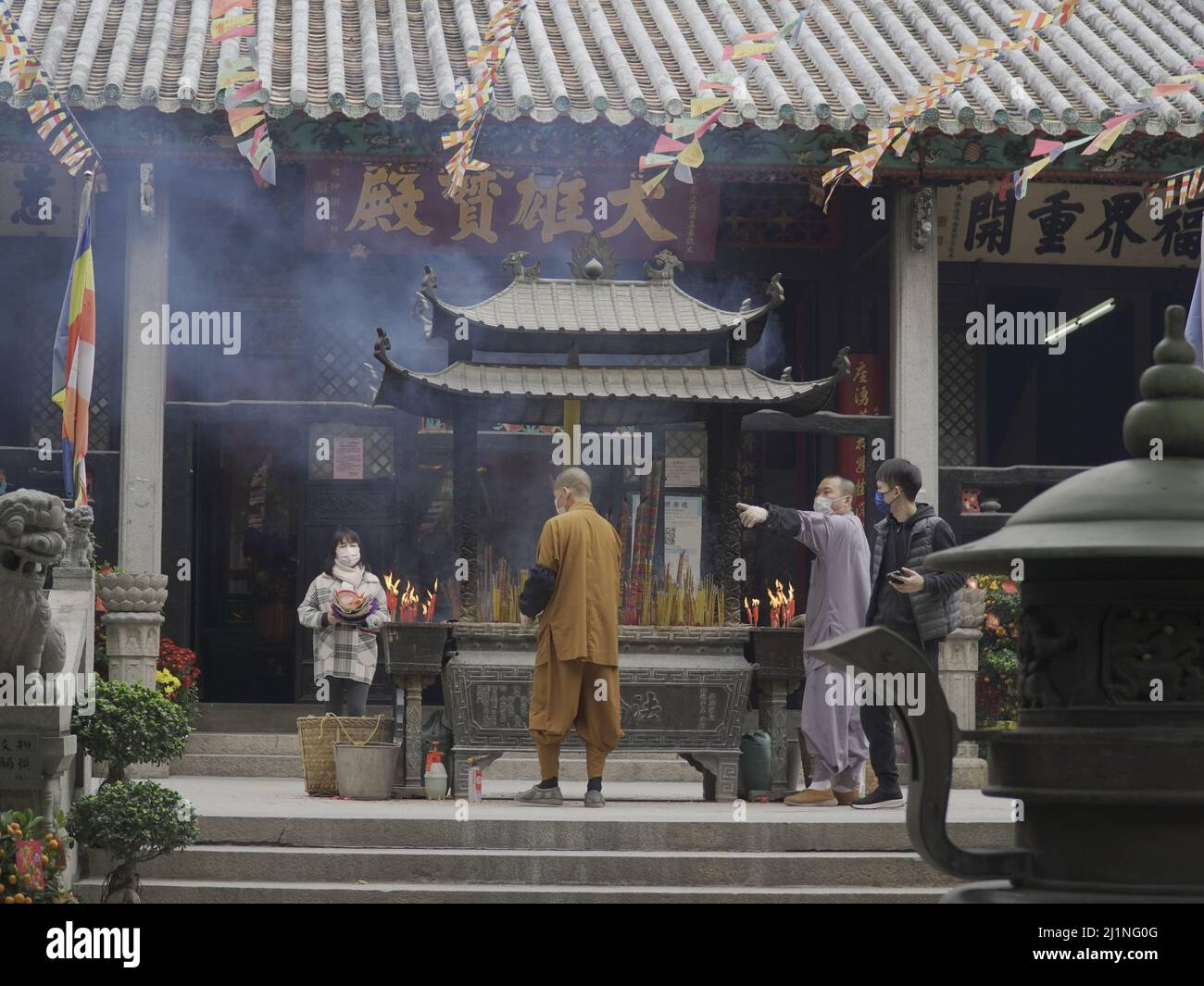 Macau temple monks hi-res stock photography and images - Alamy