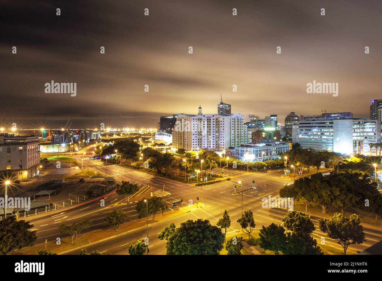 Bustling urban city hi-res stock photography and images - Alamy