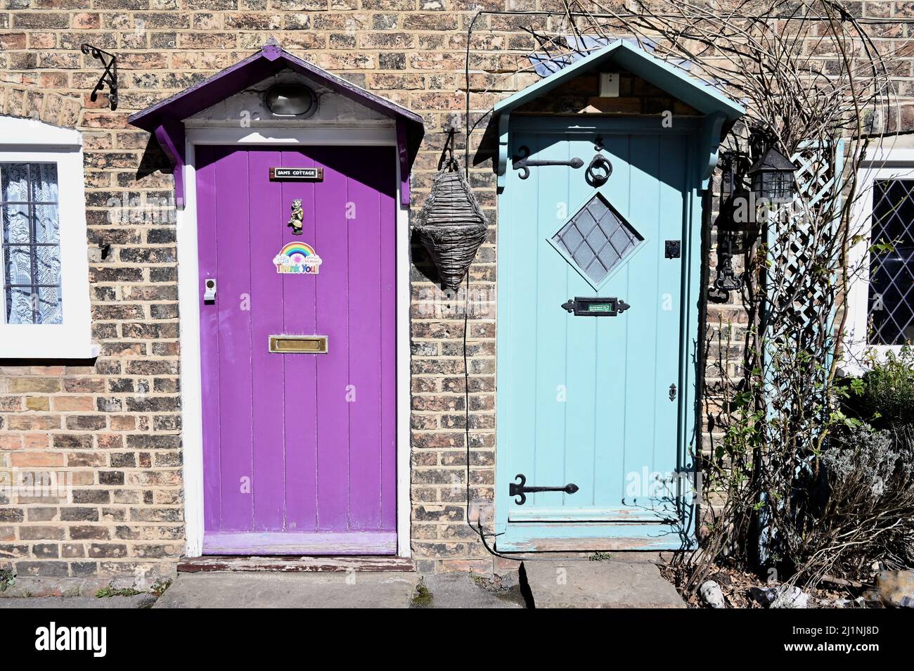 Colourful front doors uk hi-res stock photography and images - Alamy