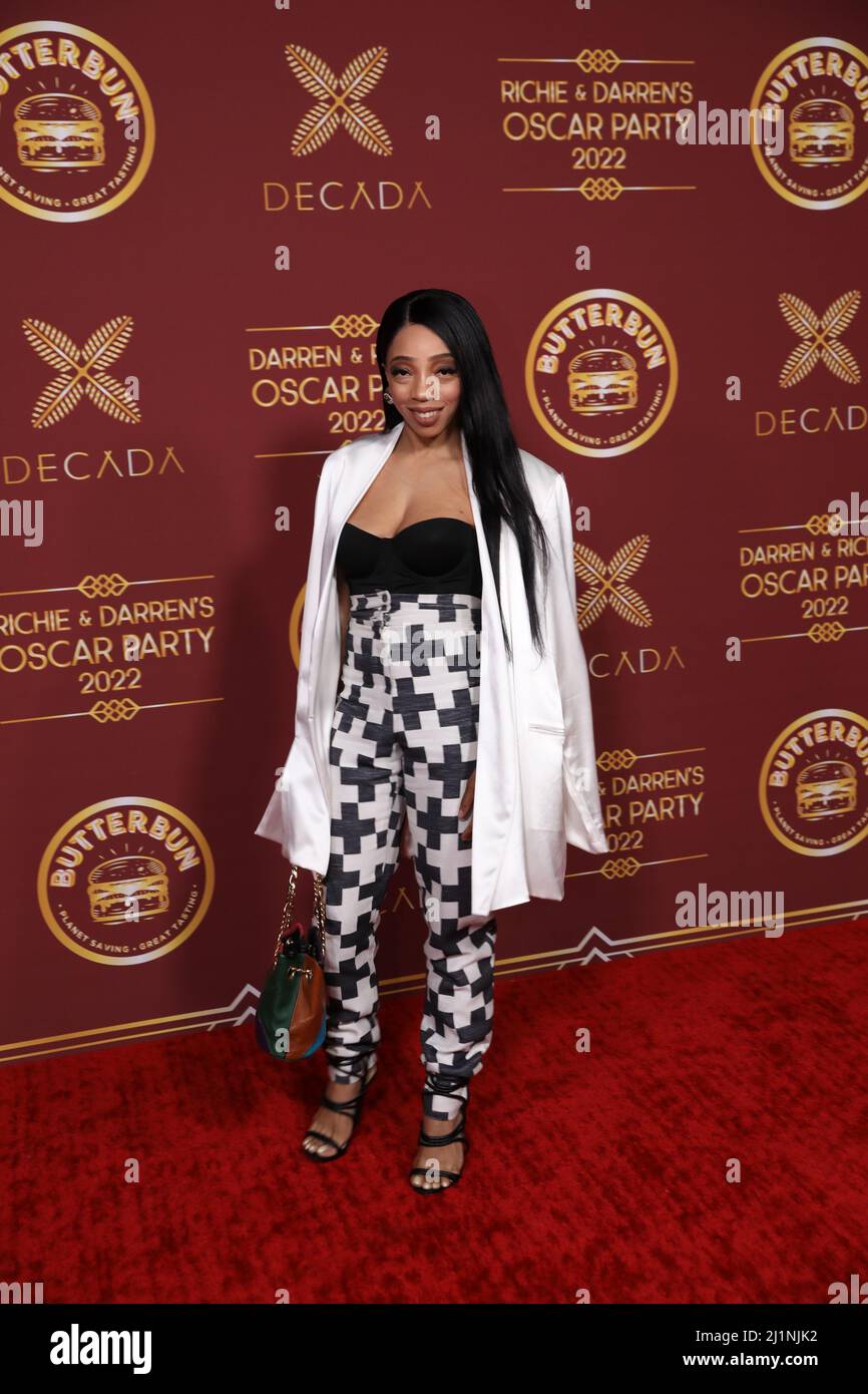 Kim Dillinger arrives at Darren Dzienciol and Richie Akiva’s Oscar ...