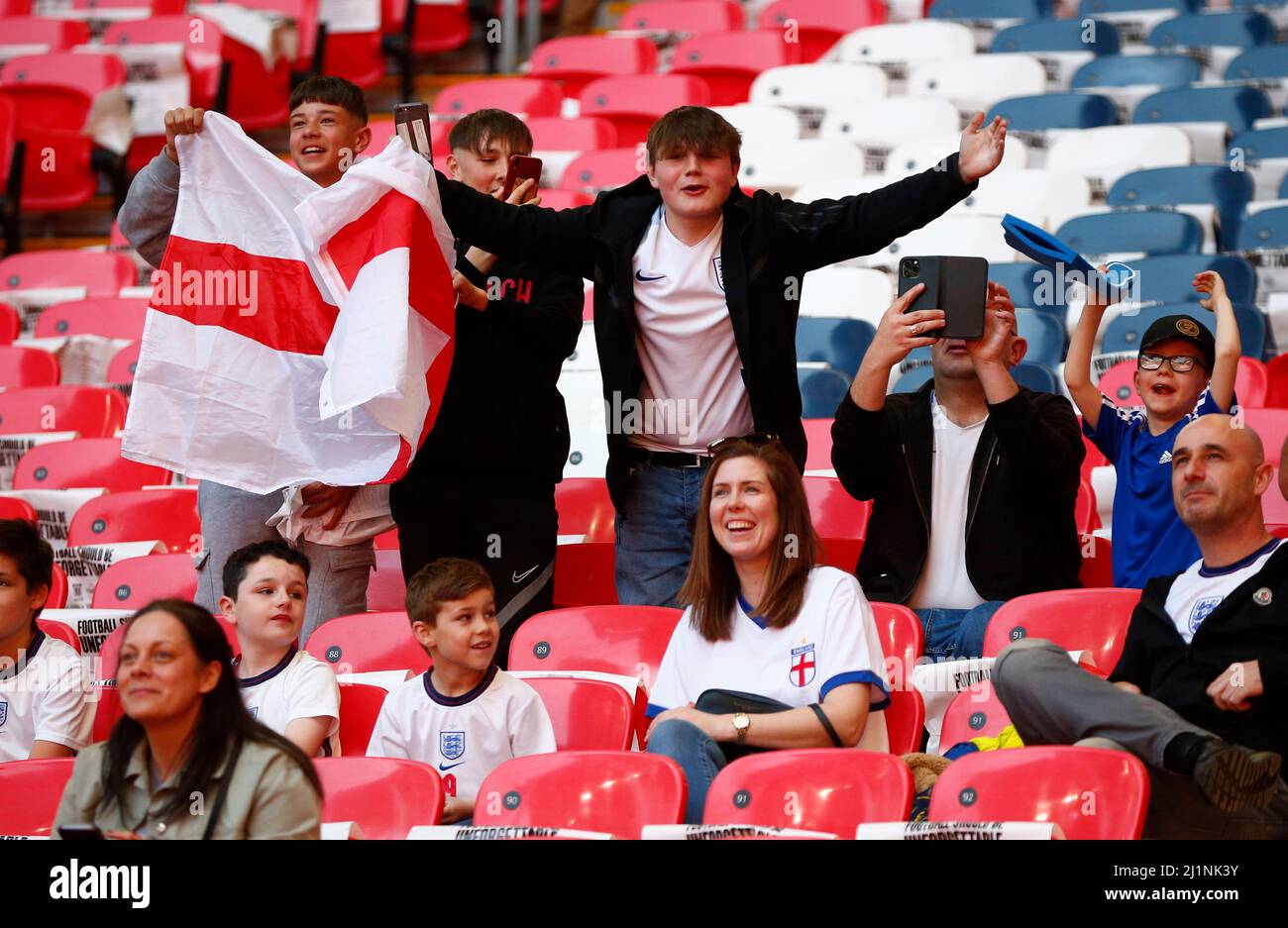 LONDON, ENGLAND - MARCH 26: England Fans during An Alzheimer's Society ...