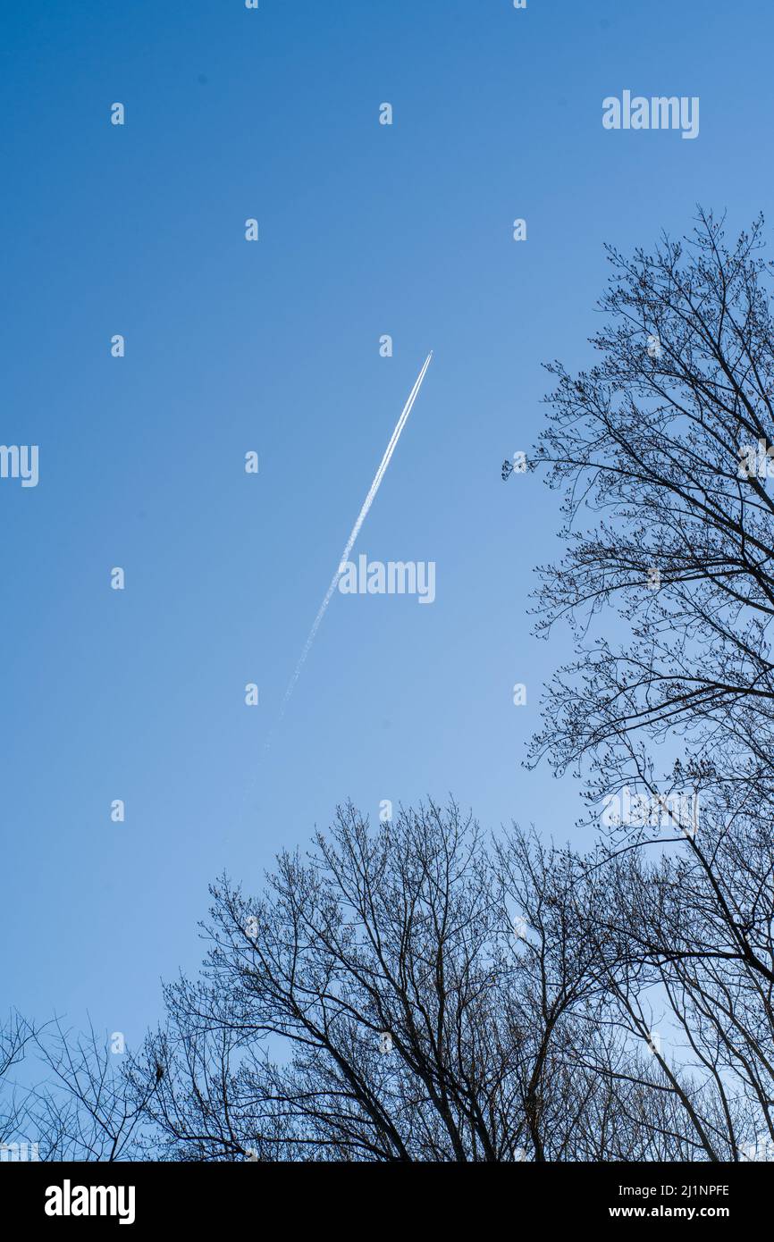 Flying white plane on hi-res stock photography and images - Alamy