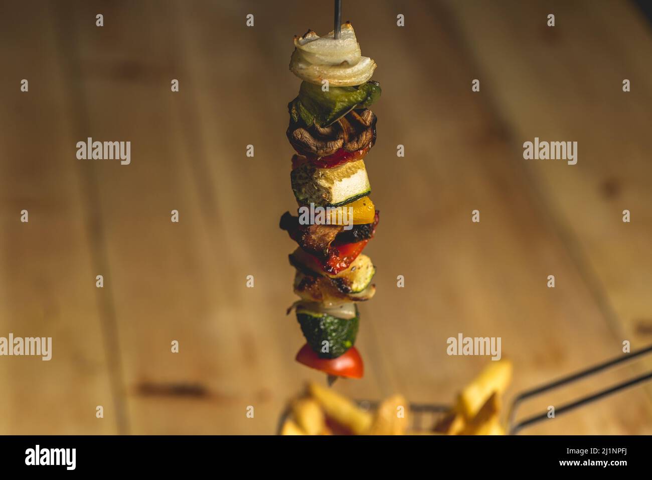 Cooked chicken hanging hi-res stock photography and images - Alamy