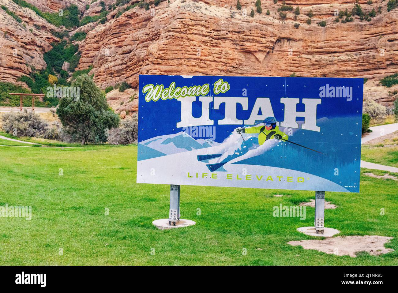 sign of utah in the mountains. Border of the State of Utah Stock Photo ...