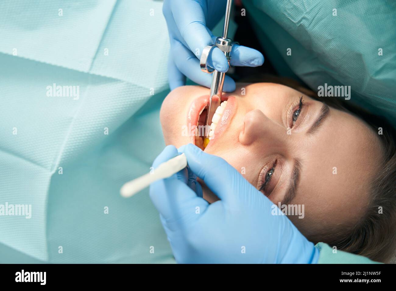 Dentist injecting anesthetic medicine into woman gum with syringe Stock ...