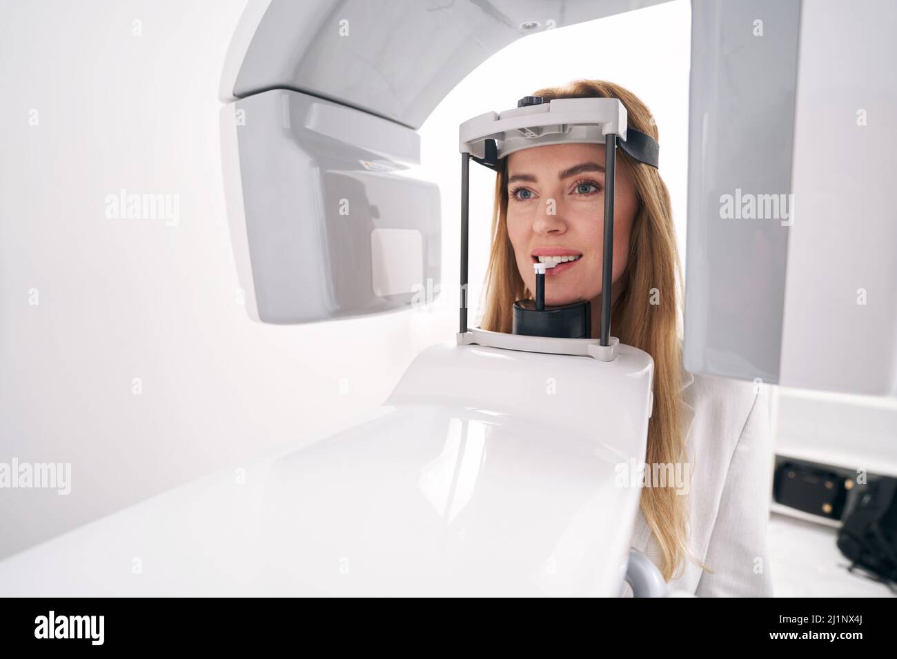 Radiography system teeth hi-res stock photography and images - Alamy