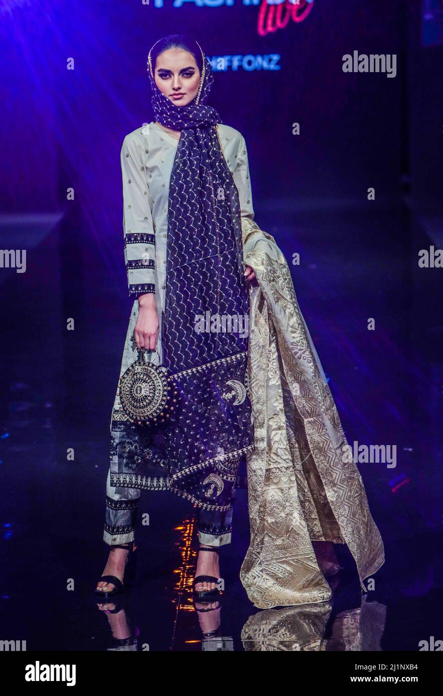 Girls modelling longdresses hi-res stock photography and images - Alamy