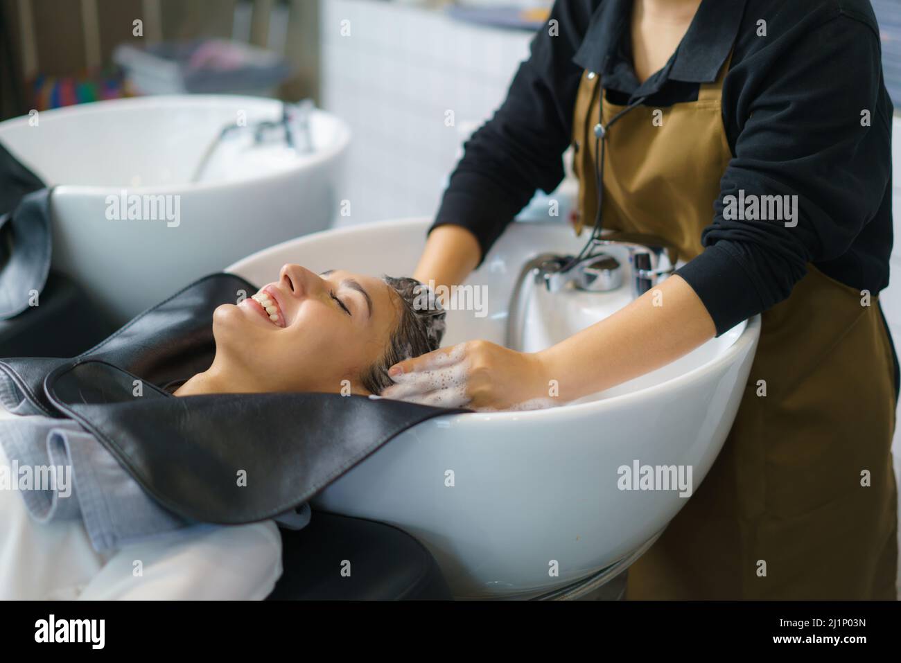 Shampoo in hair hi-res stock photography and images - Alamy