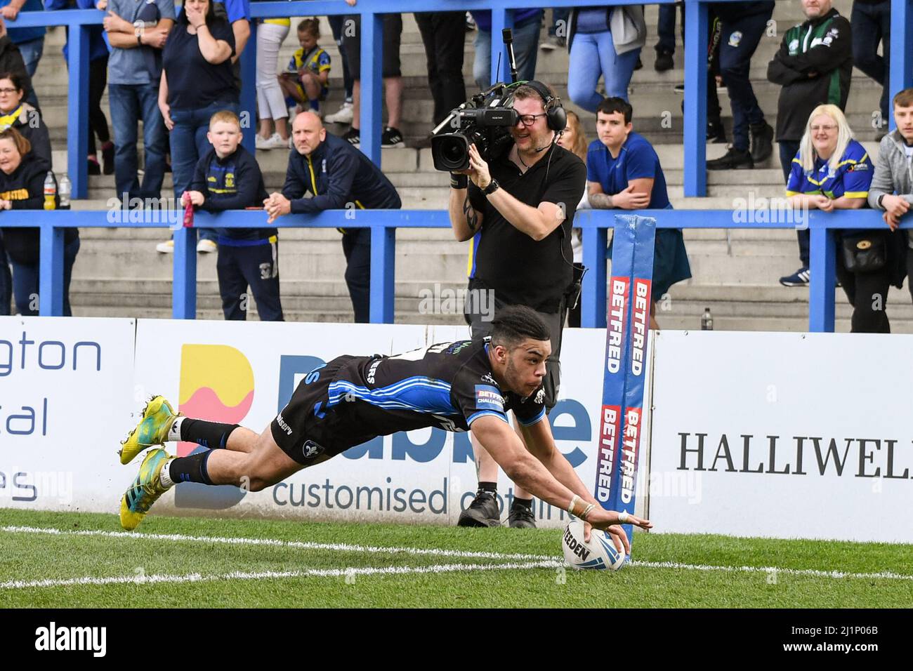Lewis Murphy #27 of Wakefield Trinity goes over for a try to make it 12 ...