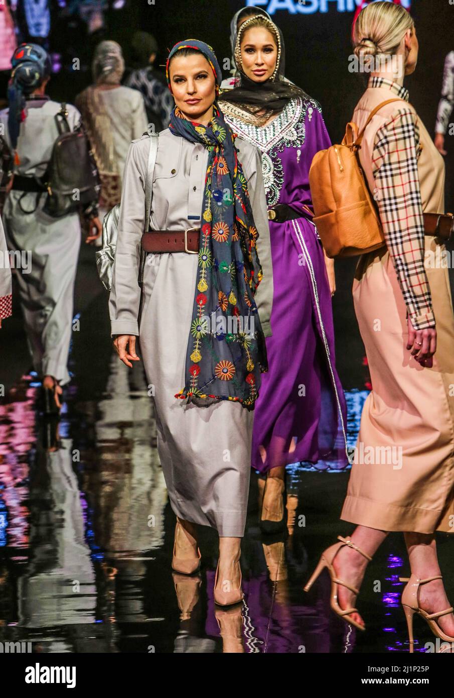 Modest wer hi-res stock photography and images - Alamy