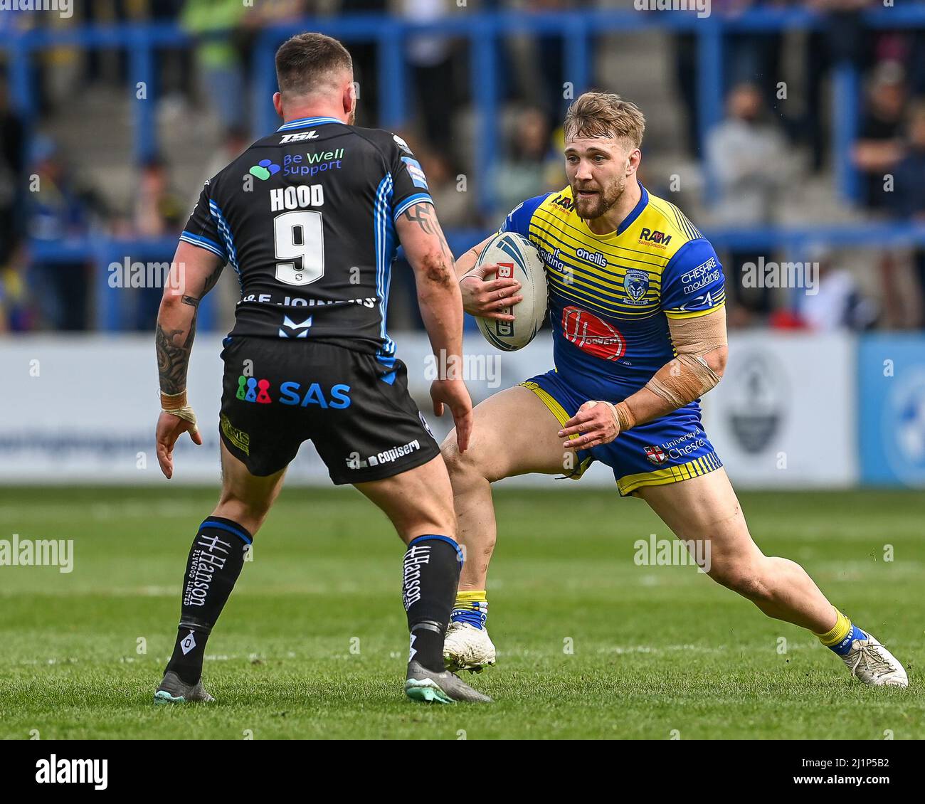 Matt Davis #17 of Warrington Wolves in action Stock Photo - Alamy