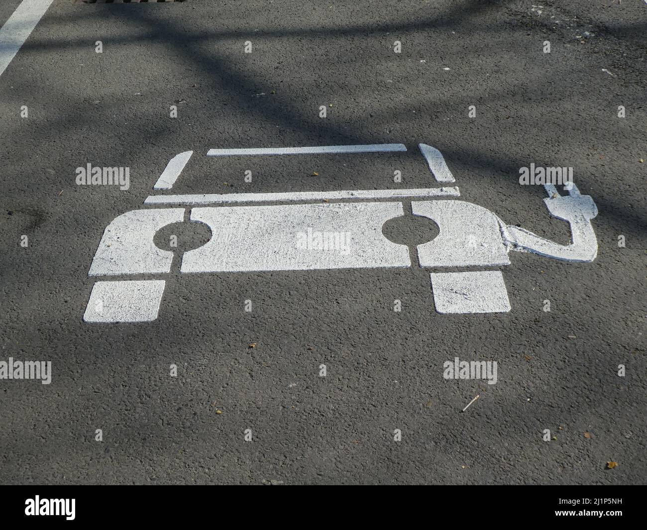 Cologne, Germany. 26th Mar, 2022. Parking space at an e-car charging ...