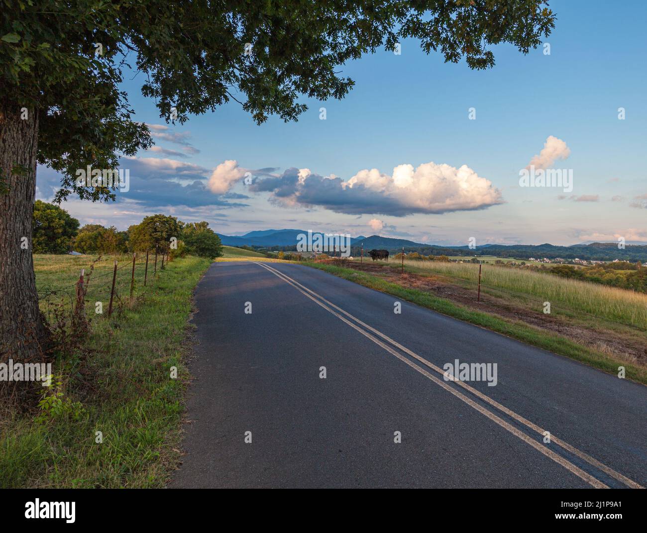 Paved country road hi-res stock photography and images - Alamy