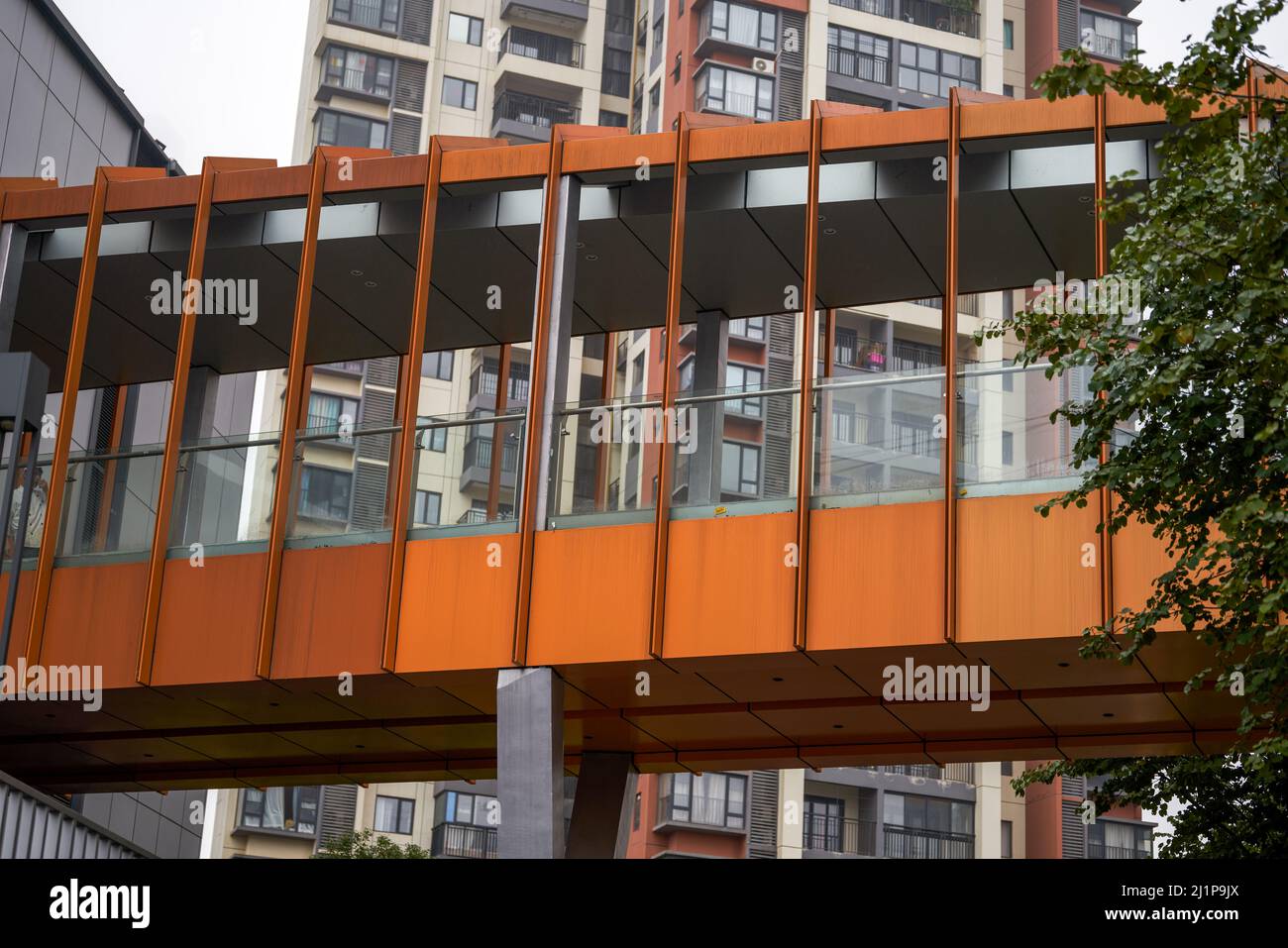 pedestrian bridge between city buildings Stock Photo - Alamy