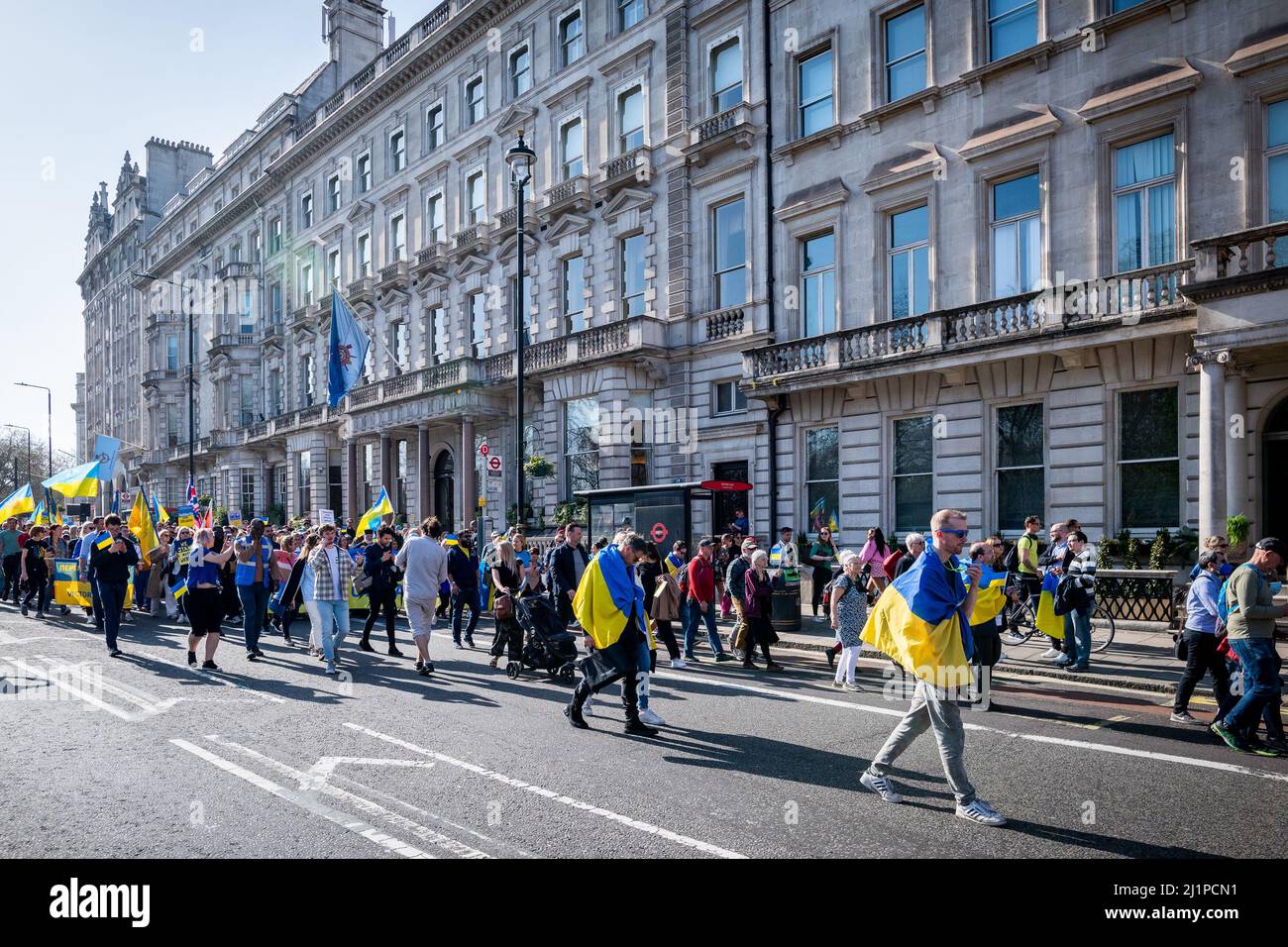 Ukraine war demonstration london hi-res stock photography and images ...
