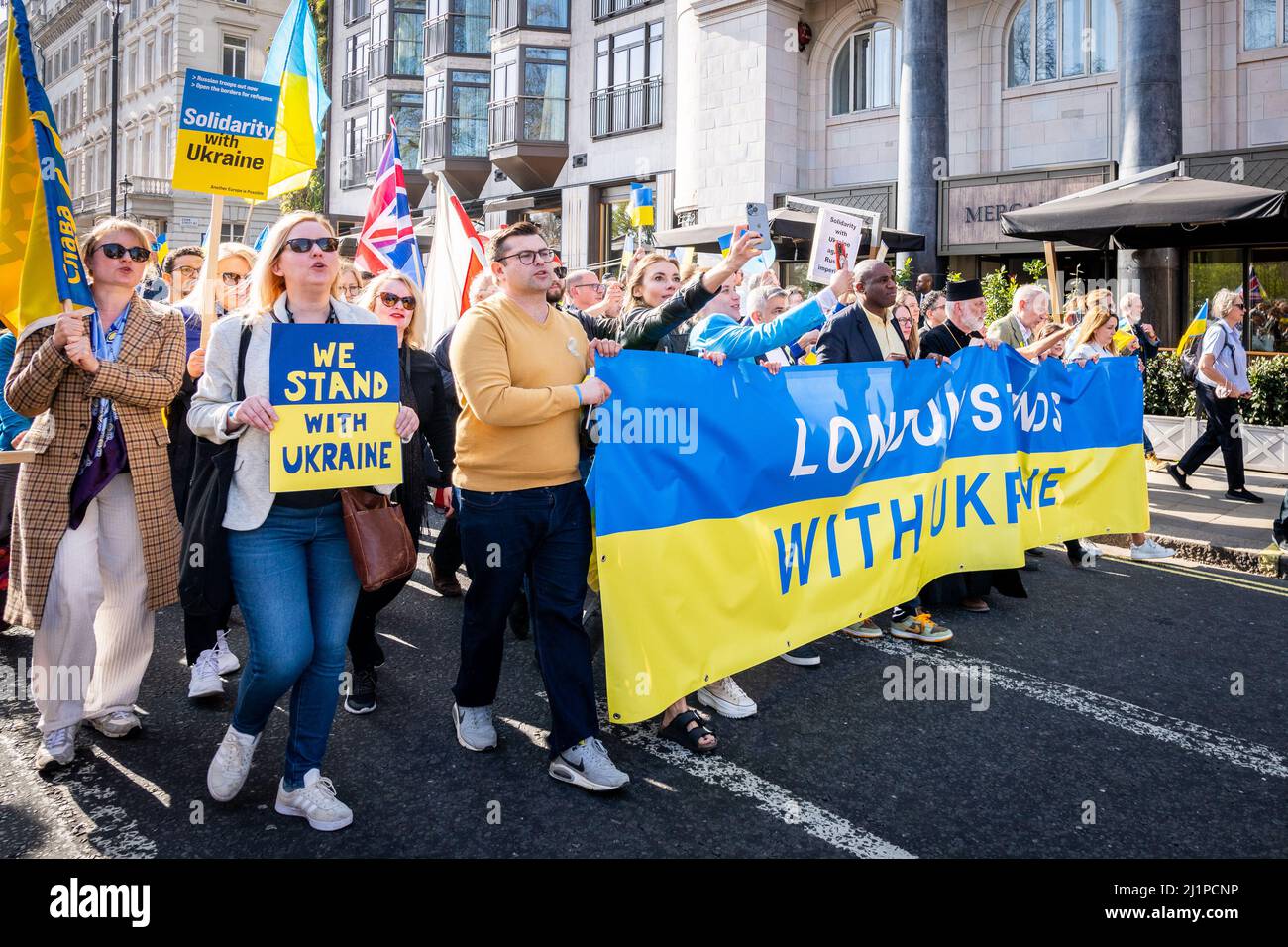 Thousands march in solidarity against the war in Ukraine. 'London ...