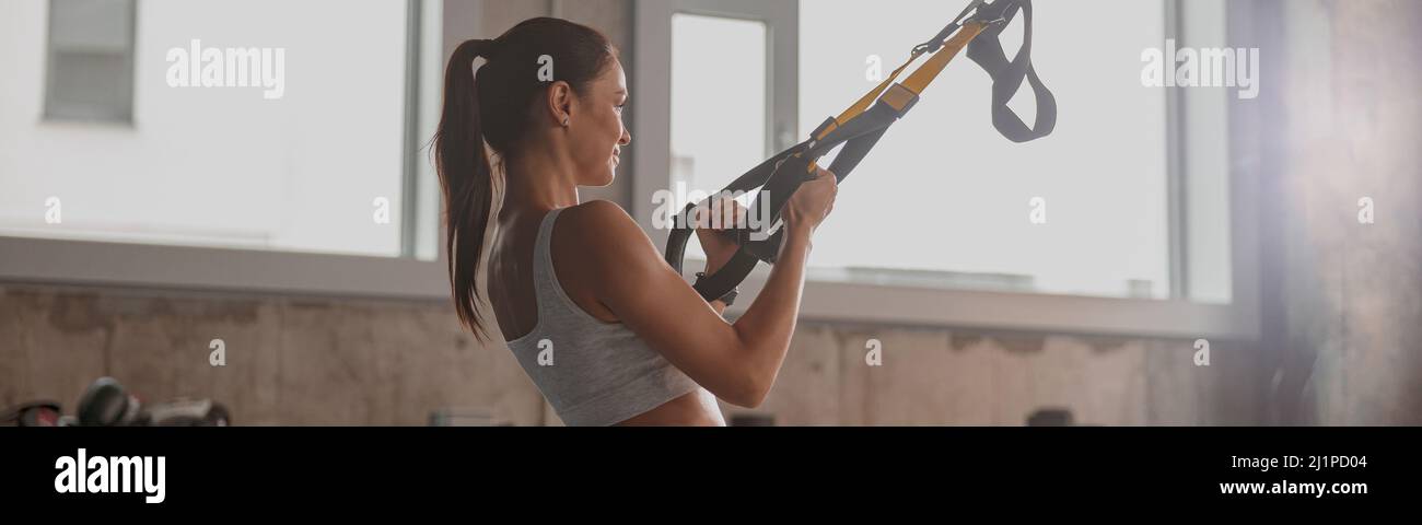 Strong slender woman doing exercise in the gym Stock Photo - Alamy