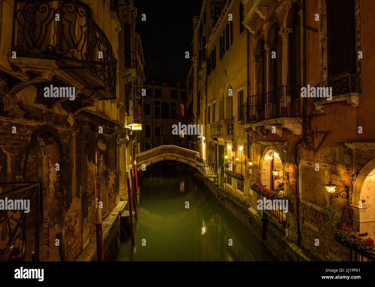 Venice Street At Night Venice At Night Asia Escapades
