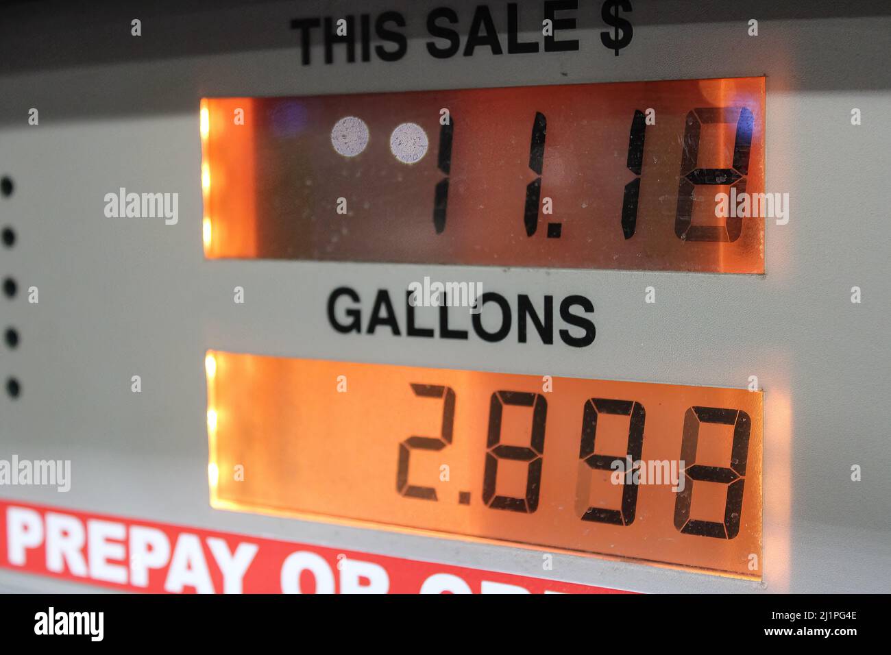 Digital fuel price sign hi-res stock photography and images - Alamy