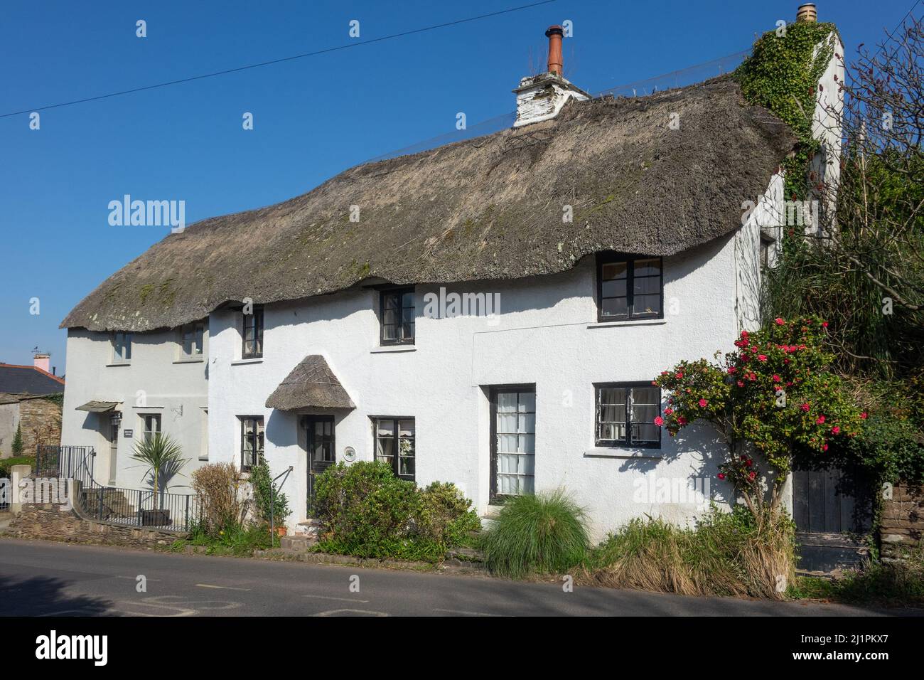Thatched architecture hi-res stock photography and images - Alamy