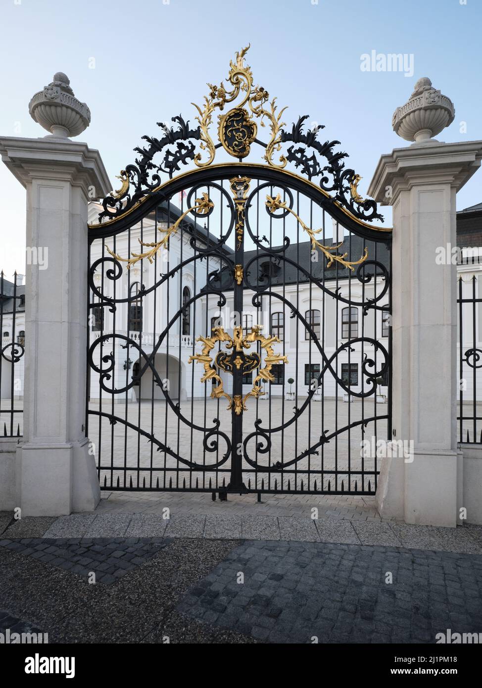 Gold metal gate hi-res stock photography and images - Alamy