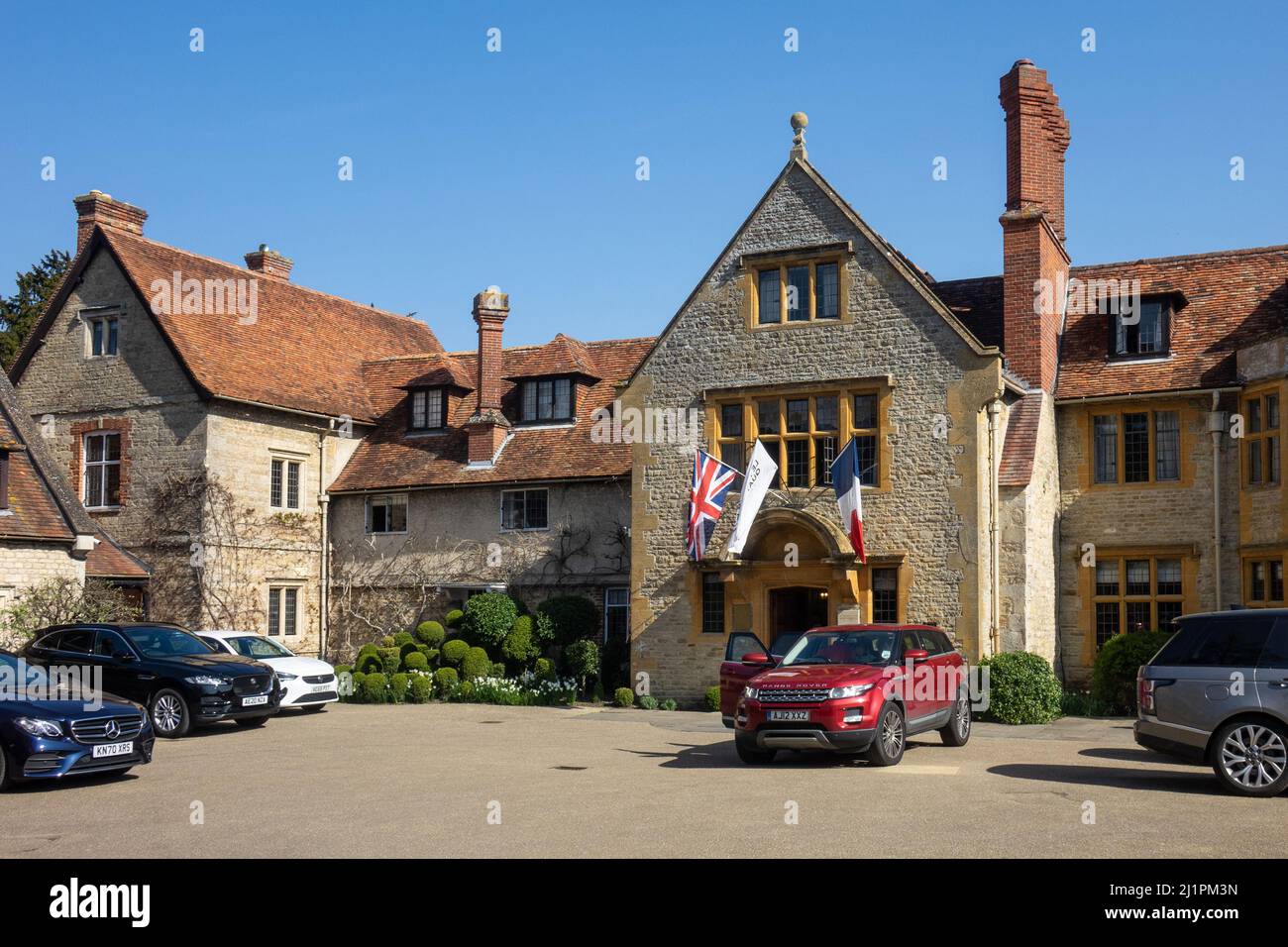 England, Oxfordshire, Great Milton, Manoir aux Quat'Saisons hotel Stock ...