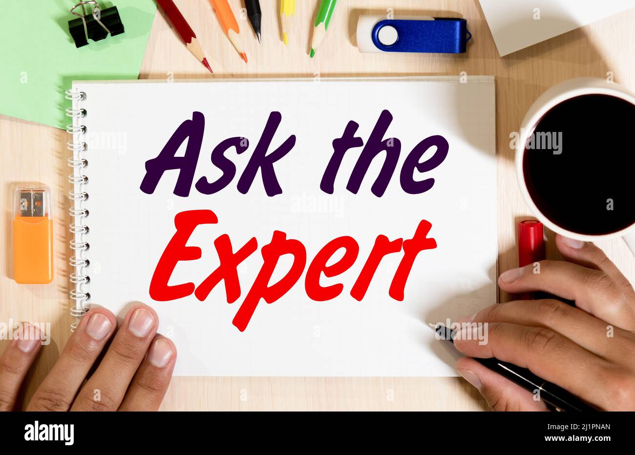 sticky with the note ask an expert. room for text Stock Photo - Alamy