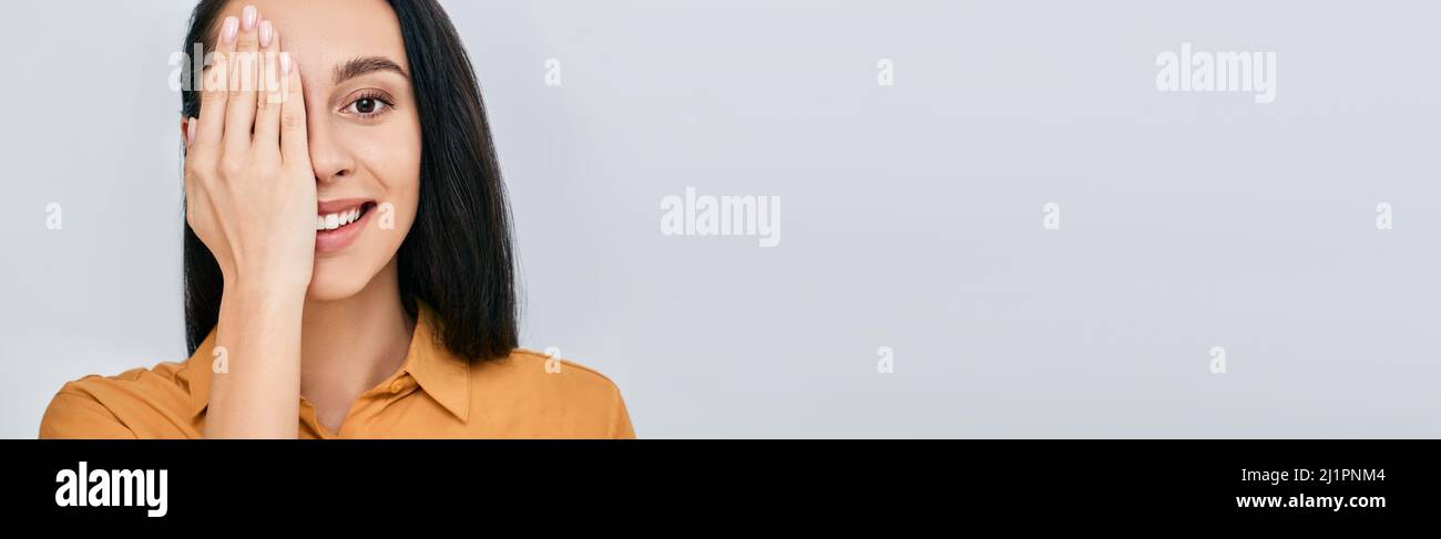 Female optician closing one eye hi-res stock photography and images - Alamy