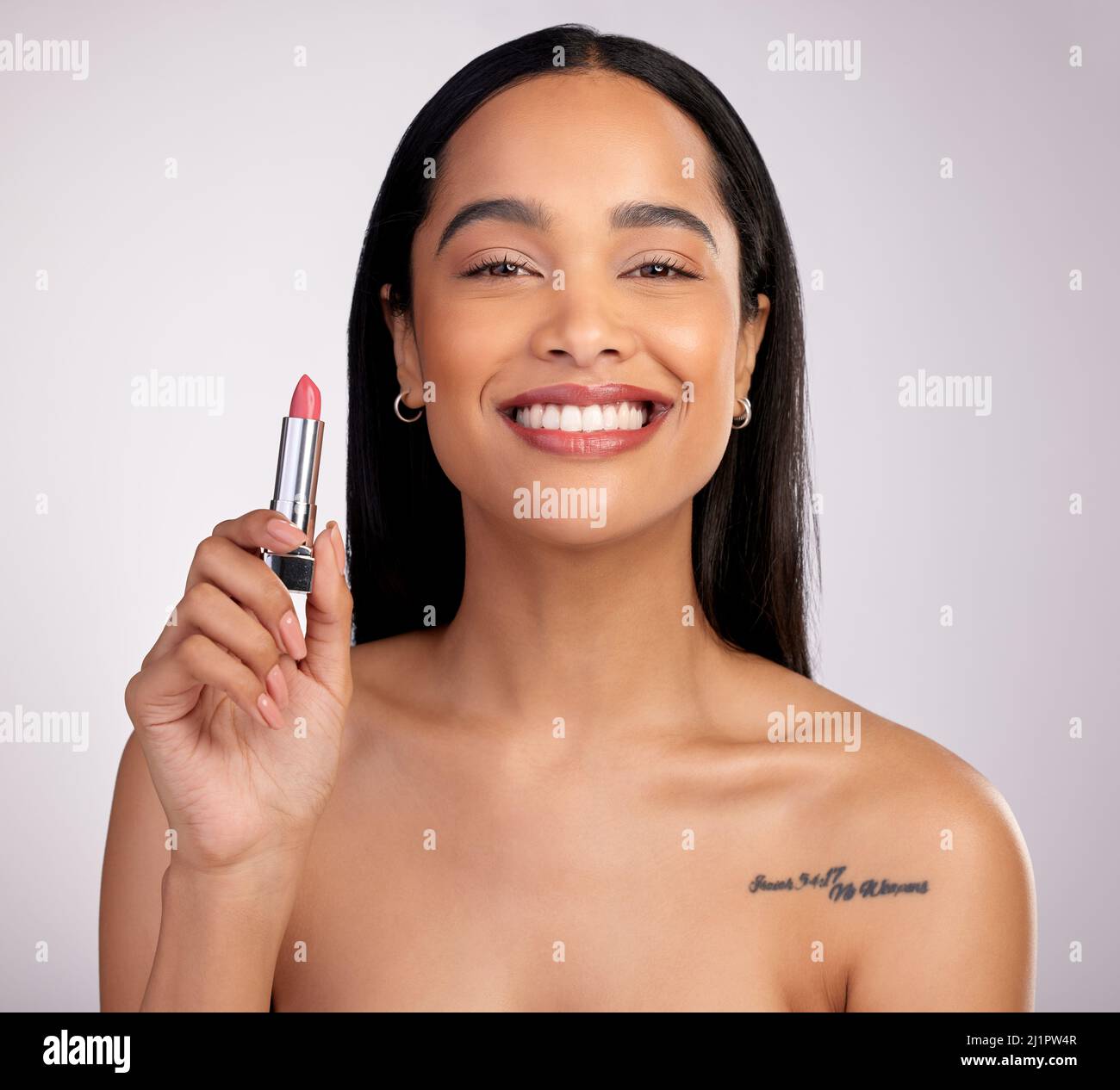 Time to highlight my lips. Cropped portrait of an attractive young ...