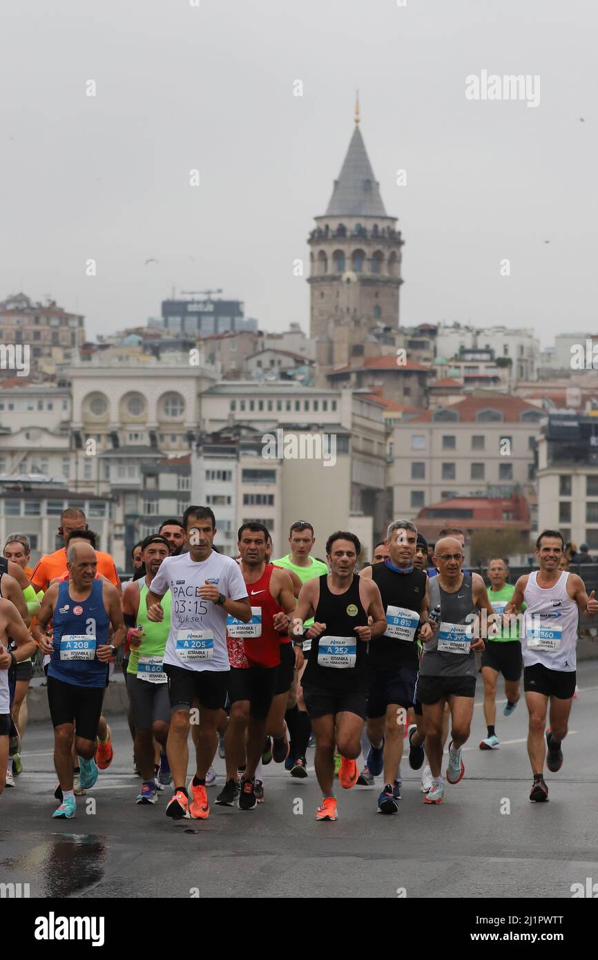 ISTANBUL, TURKEY - NOVEMBER 07, 2021: Athletes running in 43. Istanbul ...