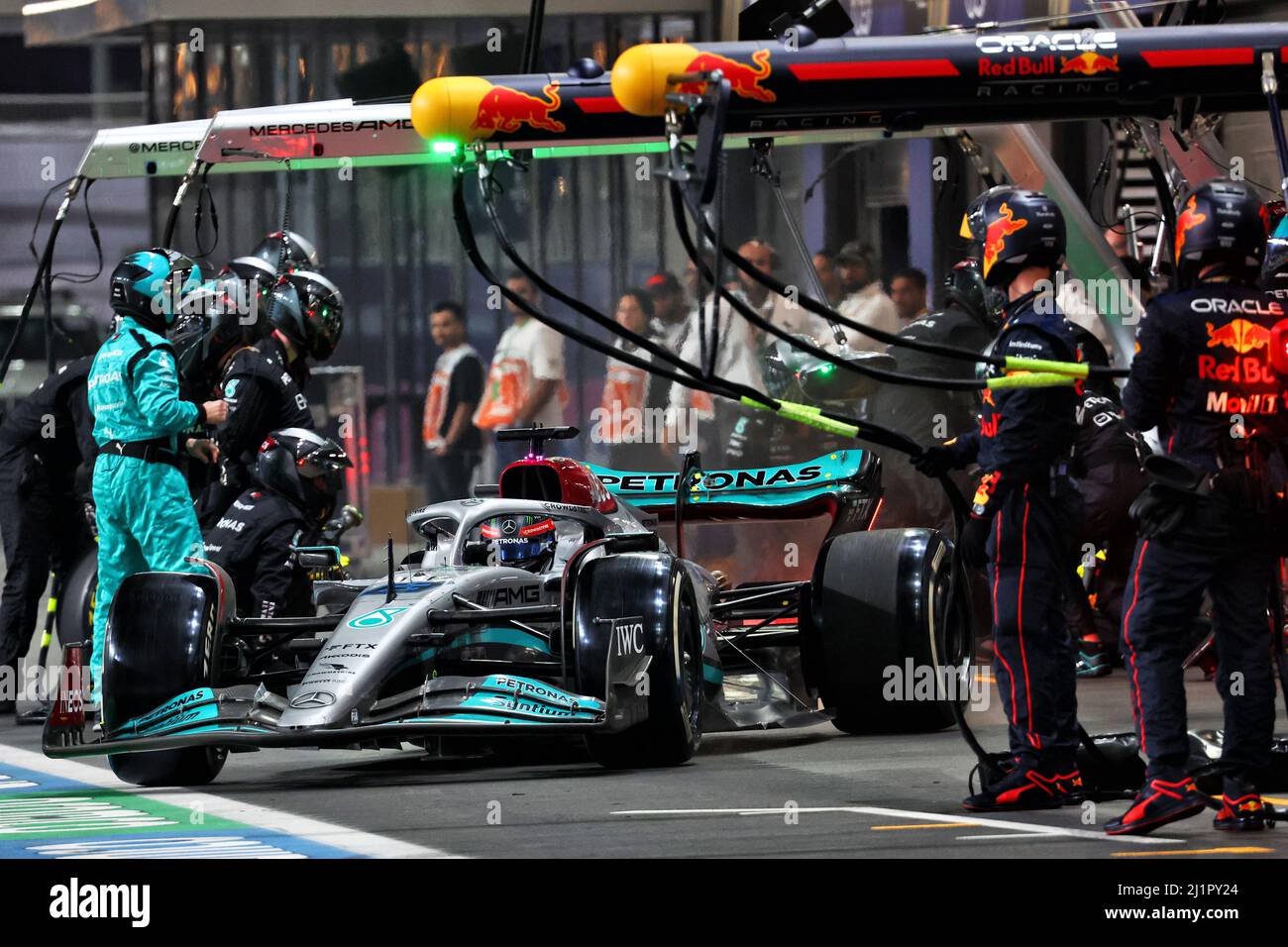 2022 formula one pit stop mercedes hi-res stock photography and images ...