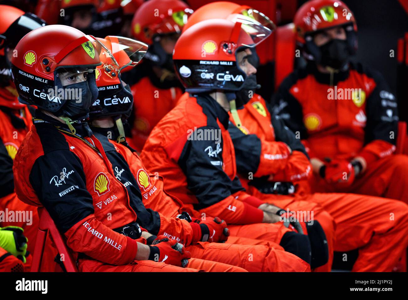 Ferrari mechanics. 27.03.2022. Formula 1 World Championship, Rd 2 ...