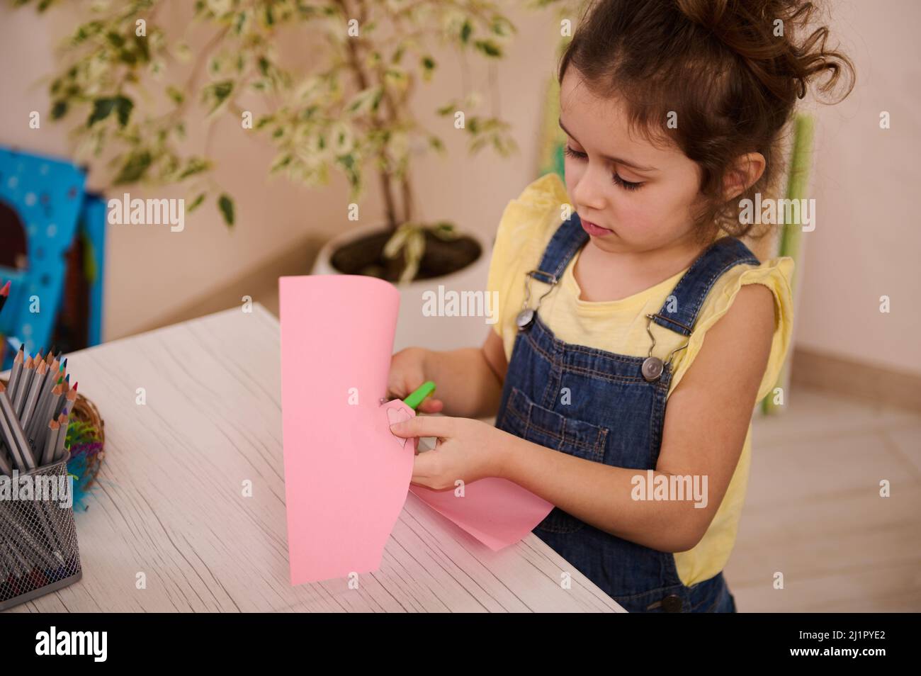 Girl cuts out paper hi-res stock photography and images - Alamy