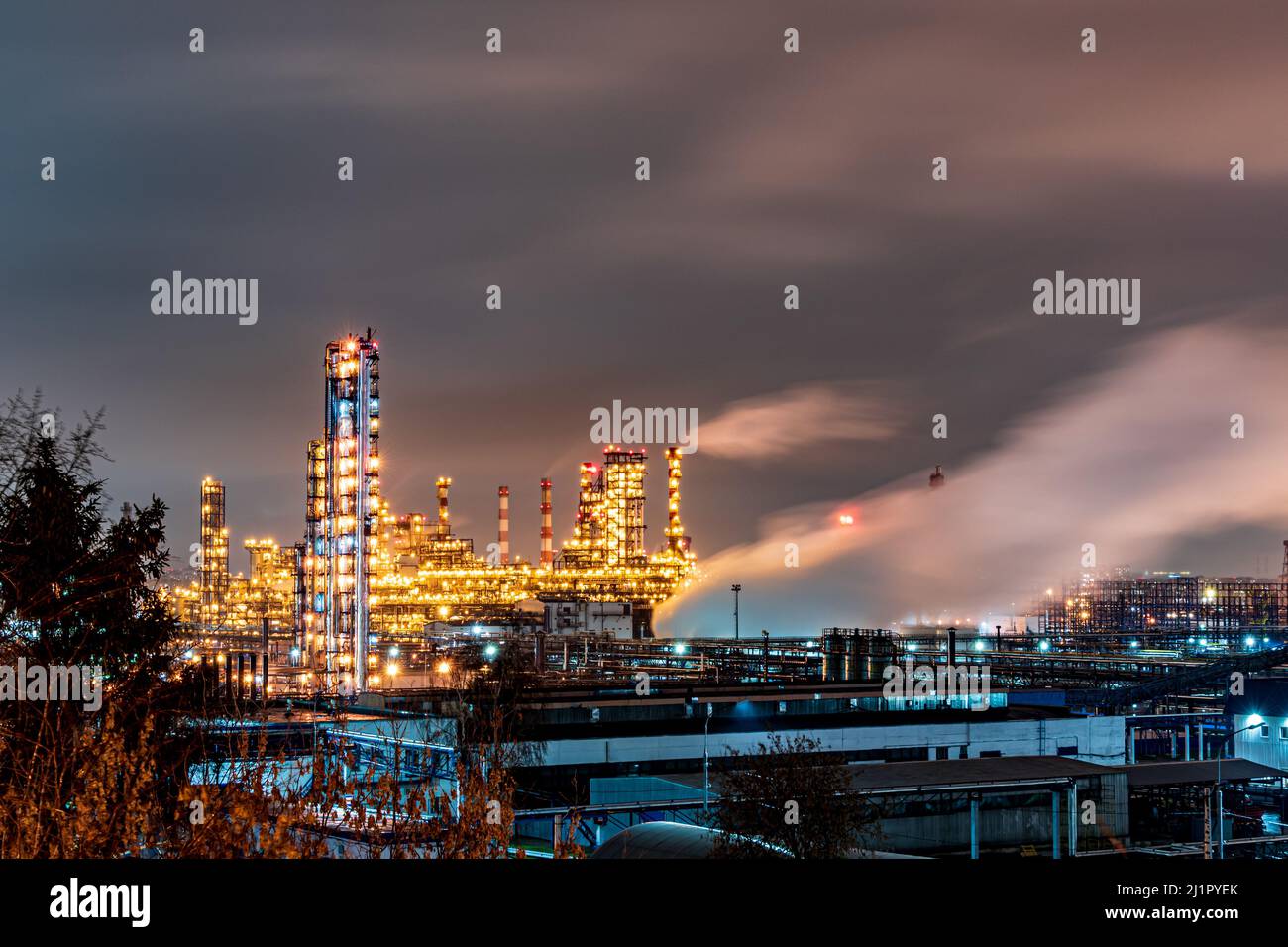 Russia oil refinery hi-res stock photography and images - Alamy