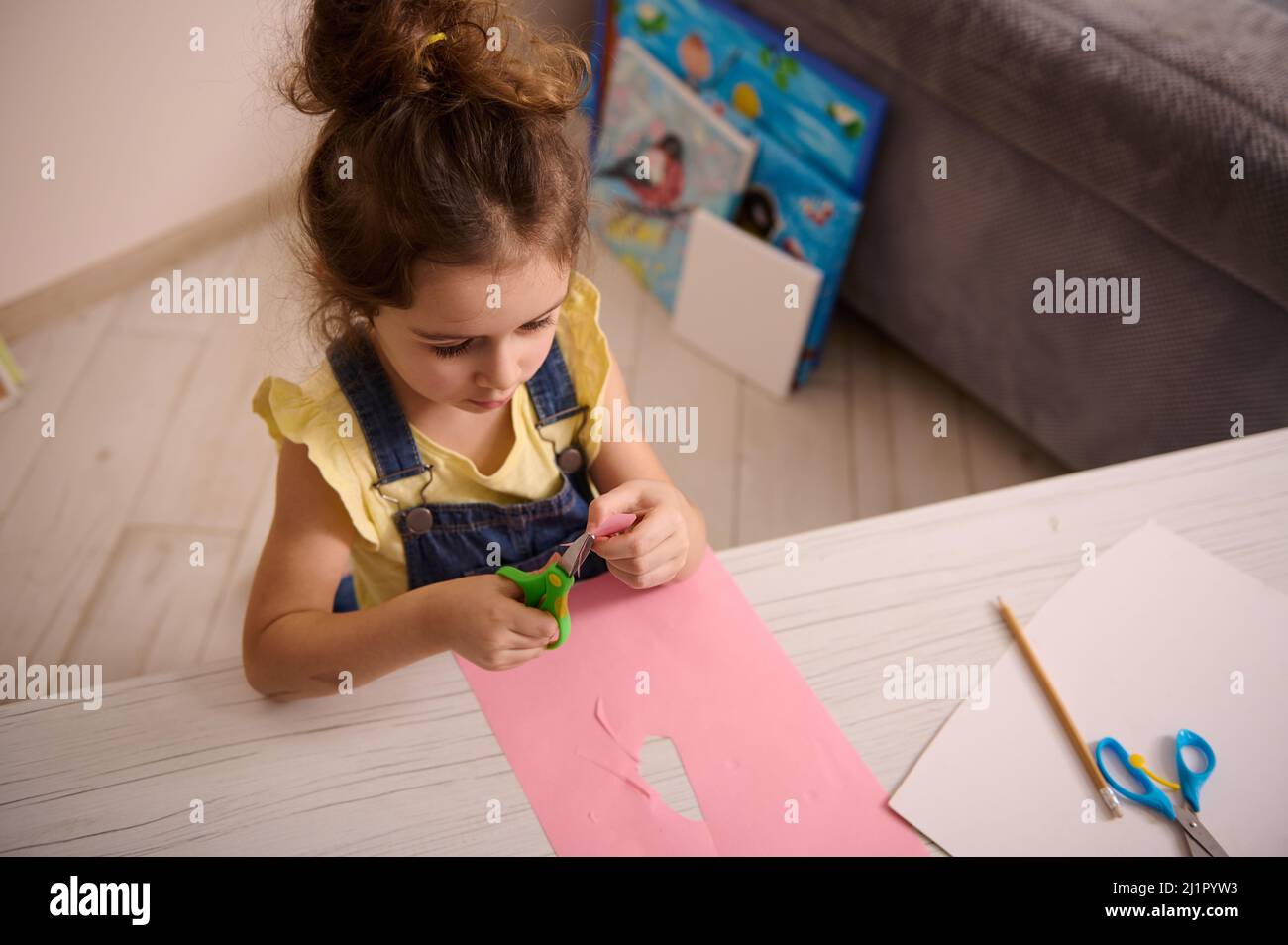 Appliques paper hi-res stock photography and images - Alamy