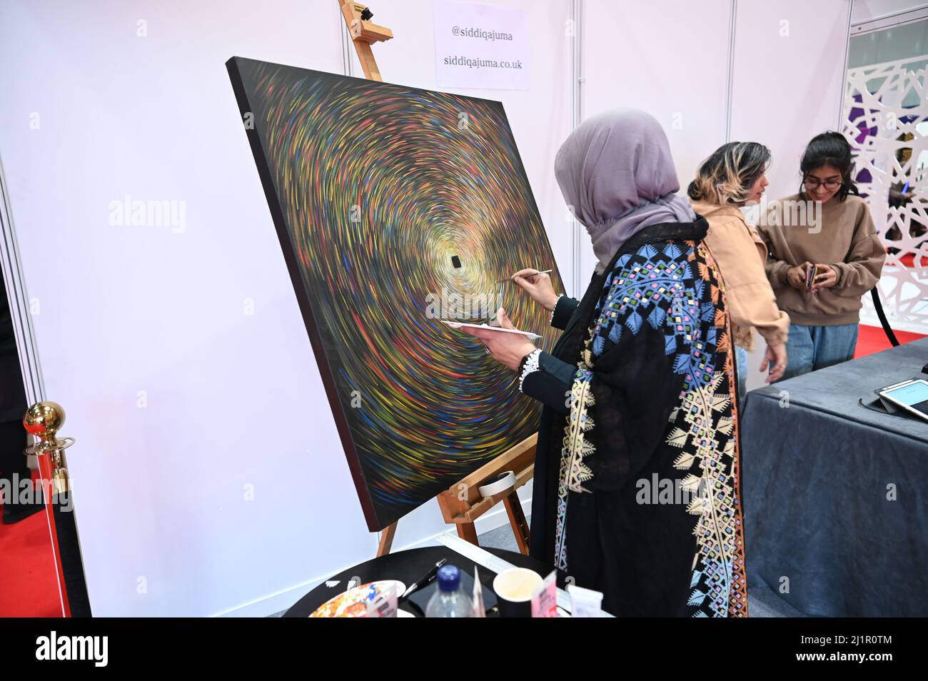 Siddika juma live painting hi-res stock photography and images - Alamy