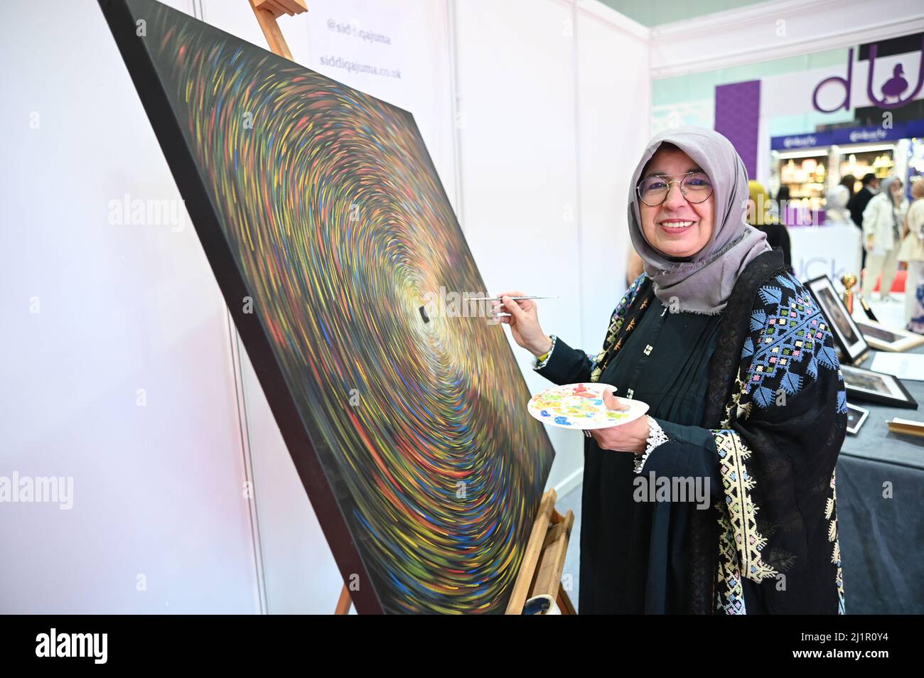 Siddika juma live painting hi-res stock photography and images - Alamy