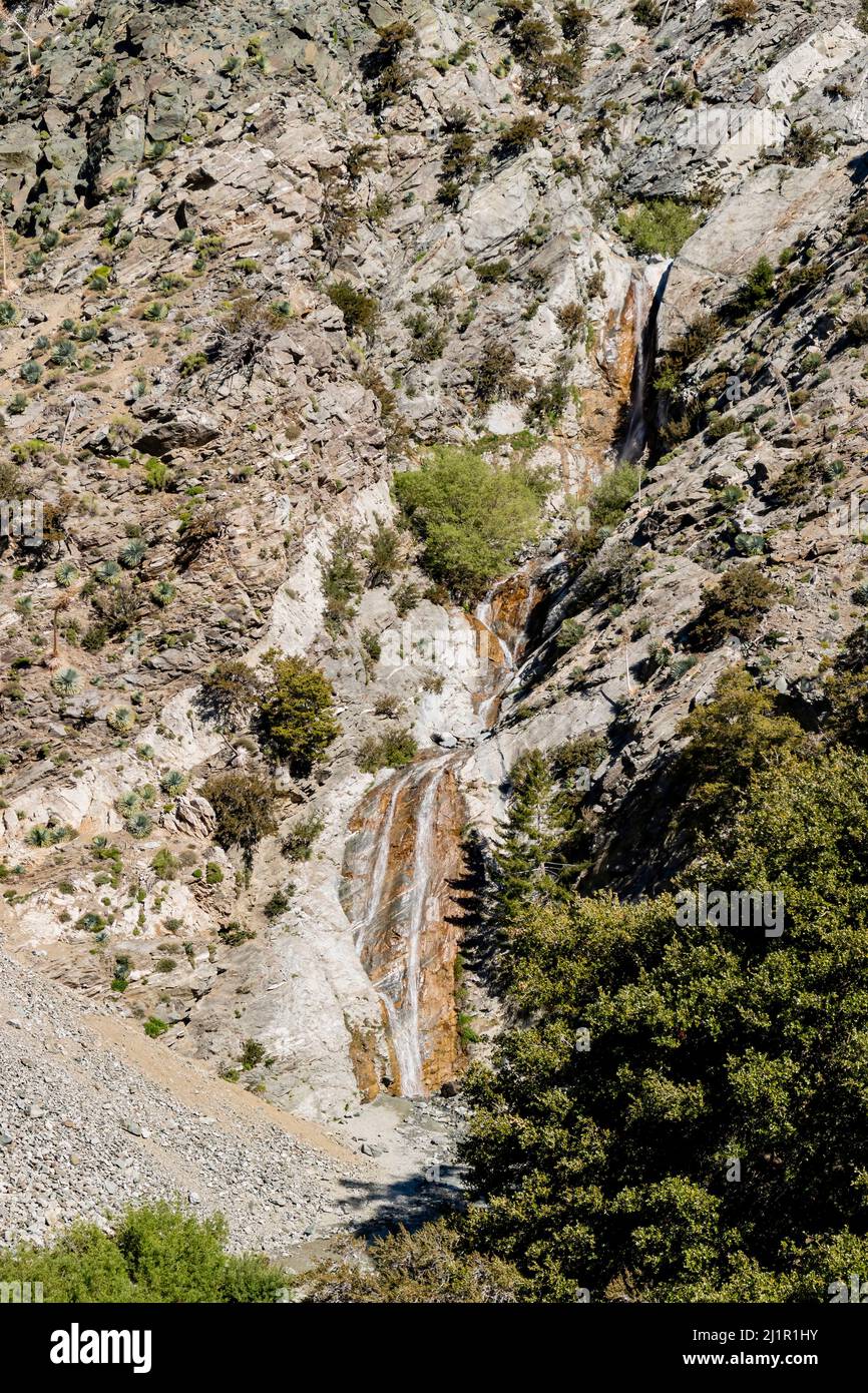 Sunny view of the landscape around Mt. Baldy Trail at Los Angeles ...