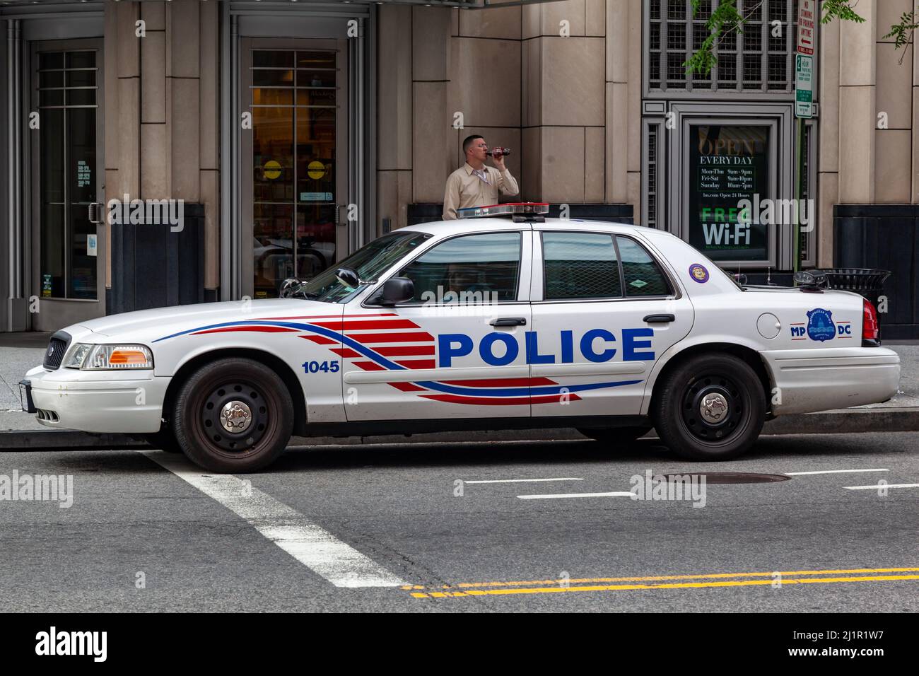 A police car in downtown Washington DC, USA Stock Photo - Alamy
