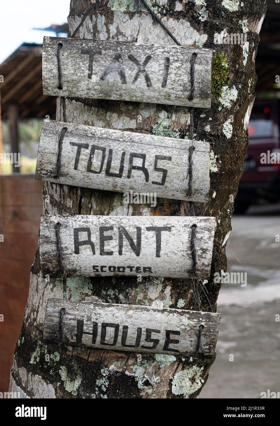 Handwritten wooden signs hi-res stock photography and images - Alamy