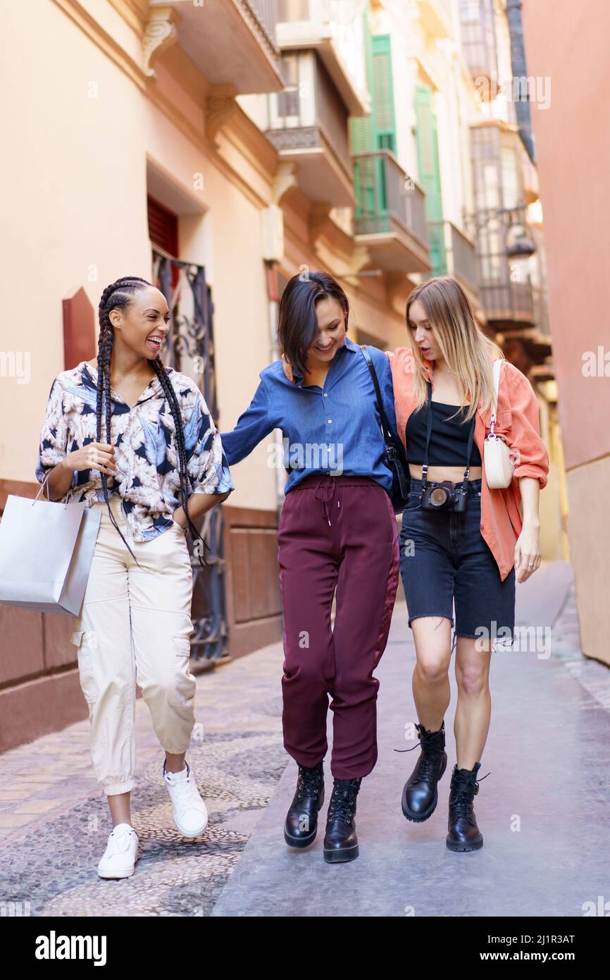 Spain women talk street hi-res stock photography and images - Alamy